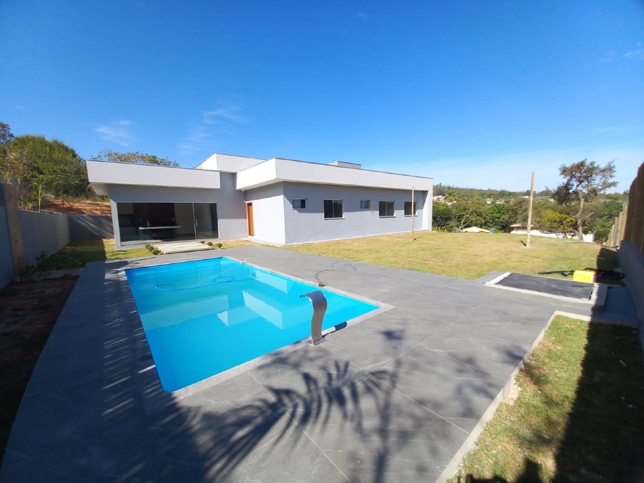 Casa em Condomínio à venda, 3 quartos, 1 suíte, 2 vagas, Condomínio Vale do Luar - Jaboticatubas/MG